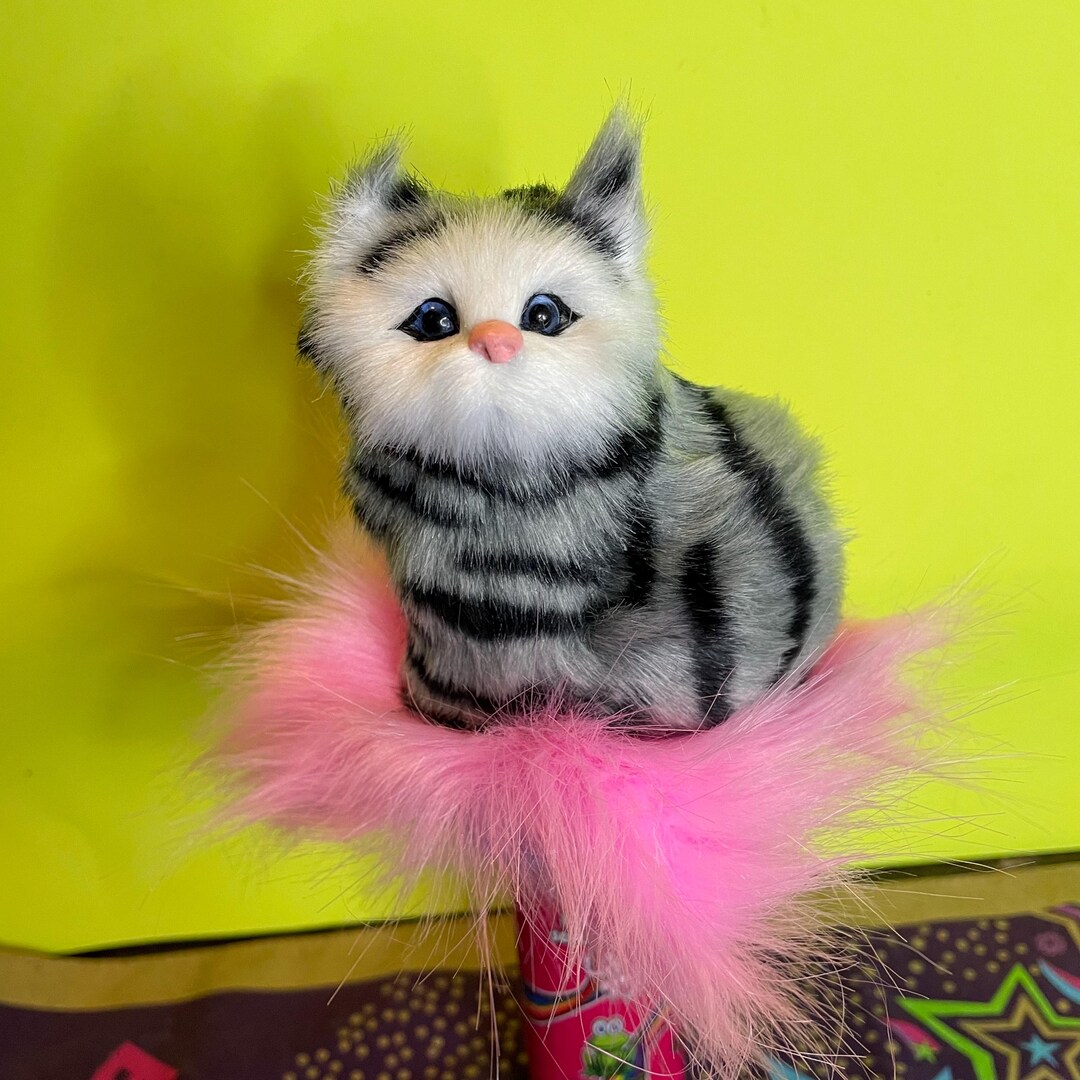 Realistic Black and White Stripe Beautiful Cat Bingo Topper With Dauber ...