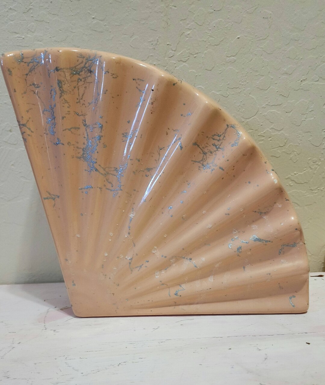 Art Deco Ceramic Pink Fan Shaped Vase With Gold Leaf Throughout, Mid ...