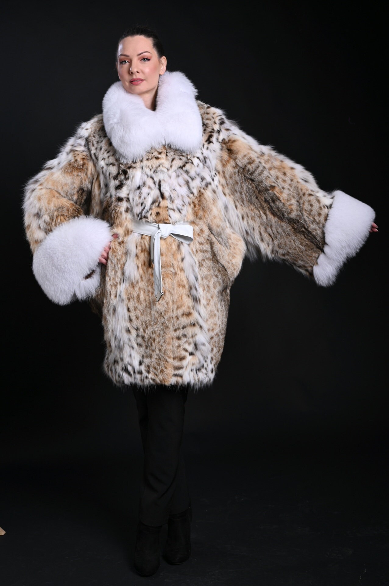 Large Lynx Fur Cape With White Fox Collar and Mansete - Etsy
