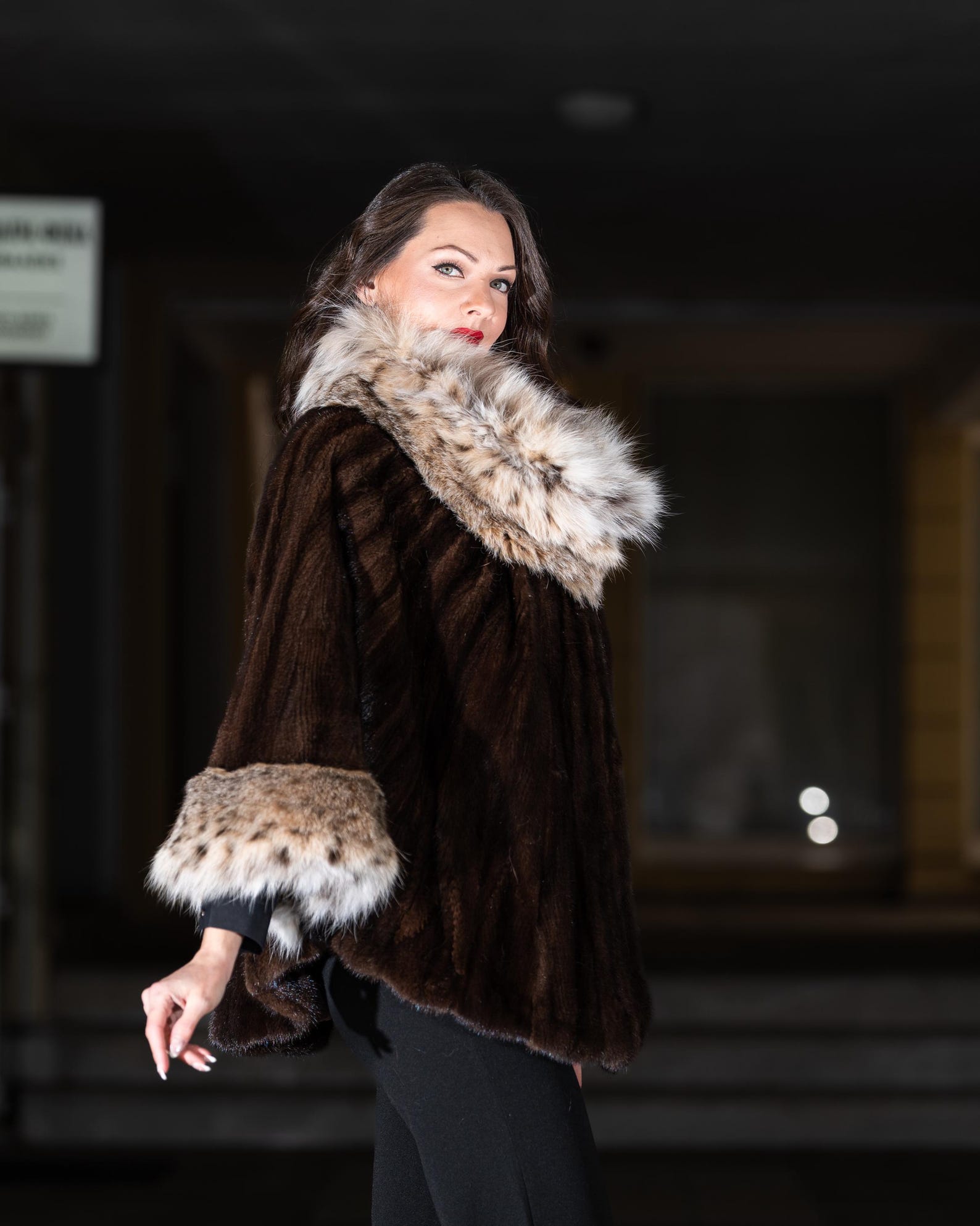 New Italian Cape Brown Shearling Fur With Collar and Mansete Lynx ...