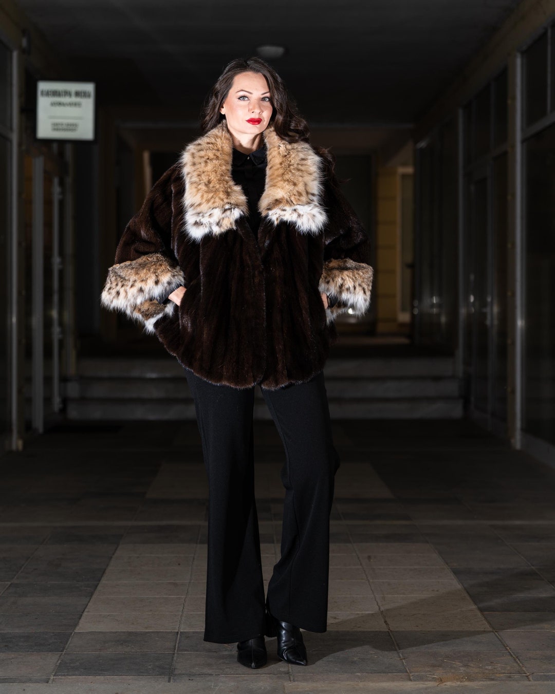 New Italian Cape Brown Shearling Fur With Collar and Mansete Lynx ...
