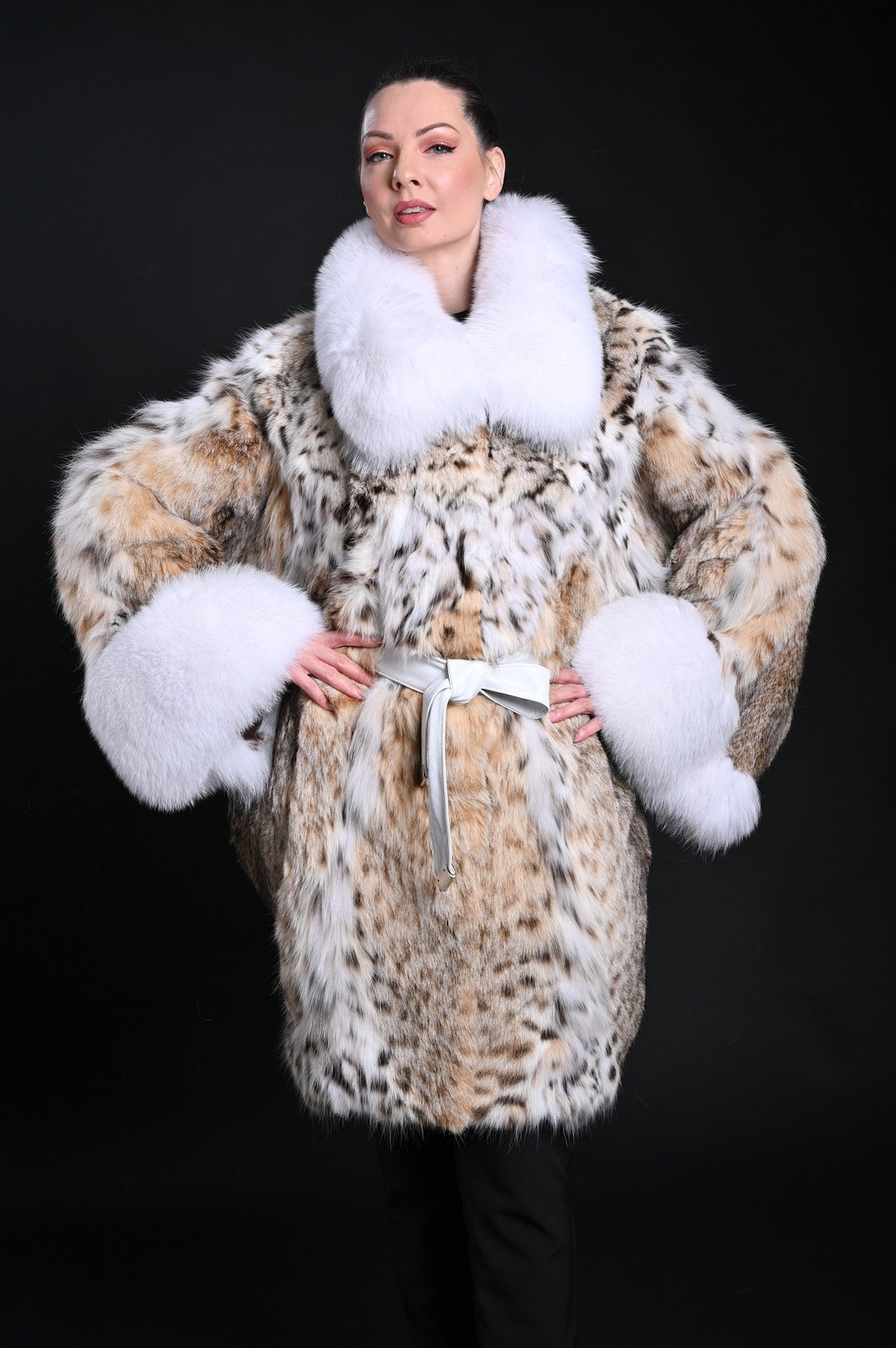 Large Lynx Fur Cape With White Fox Collar and Mansete - Etsy