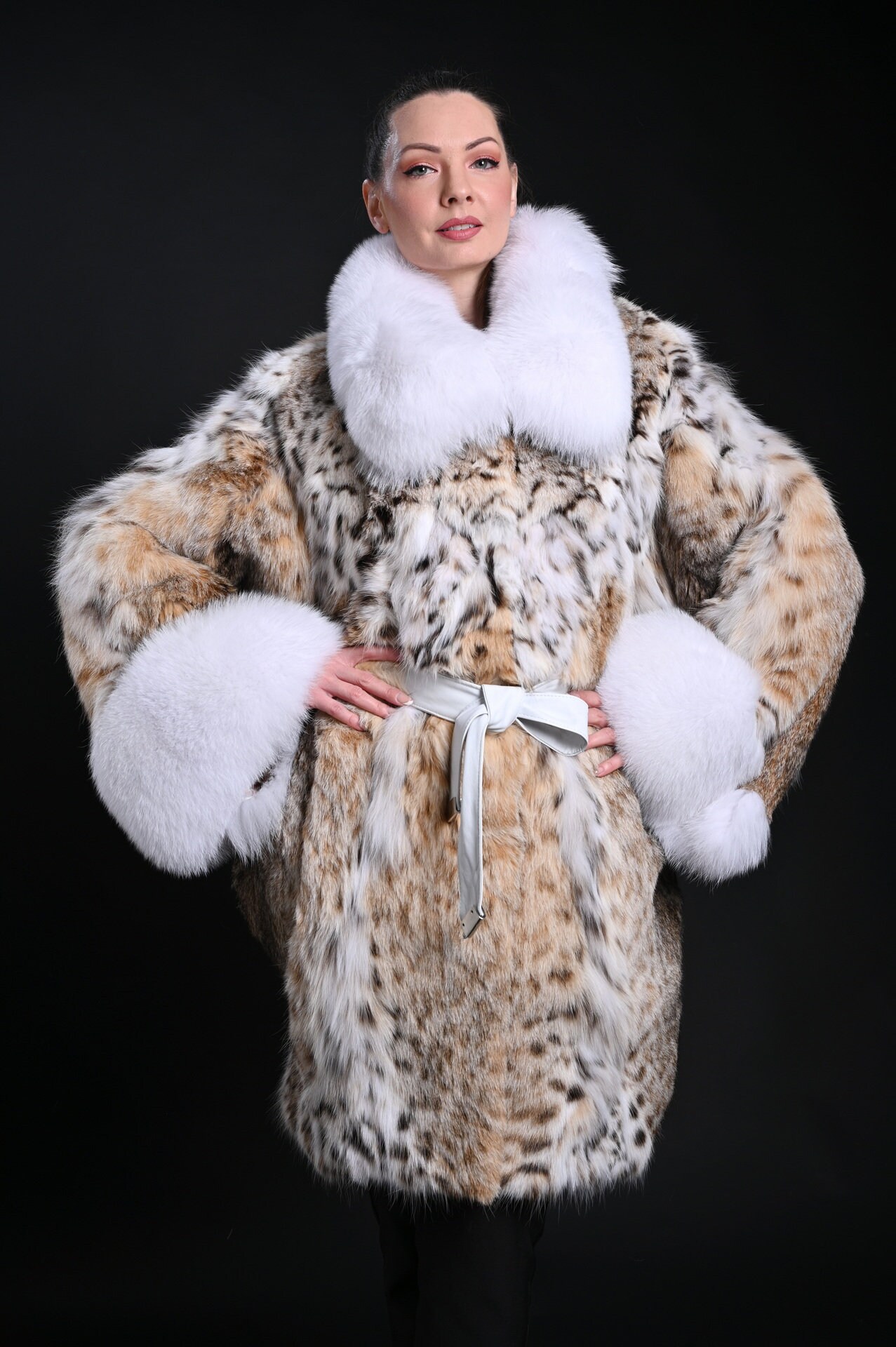 Large Lynx Fur Cape With White Fox Collar and Mansete - Etsy