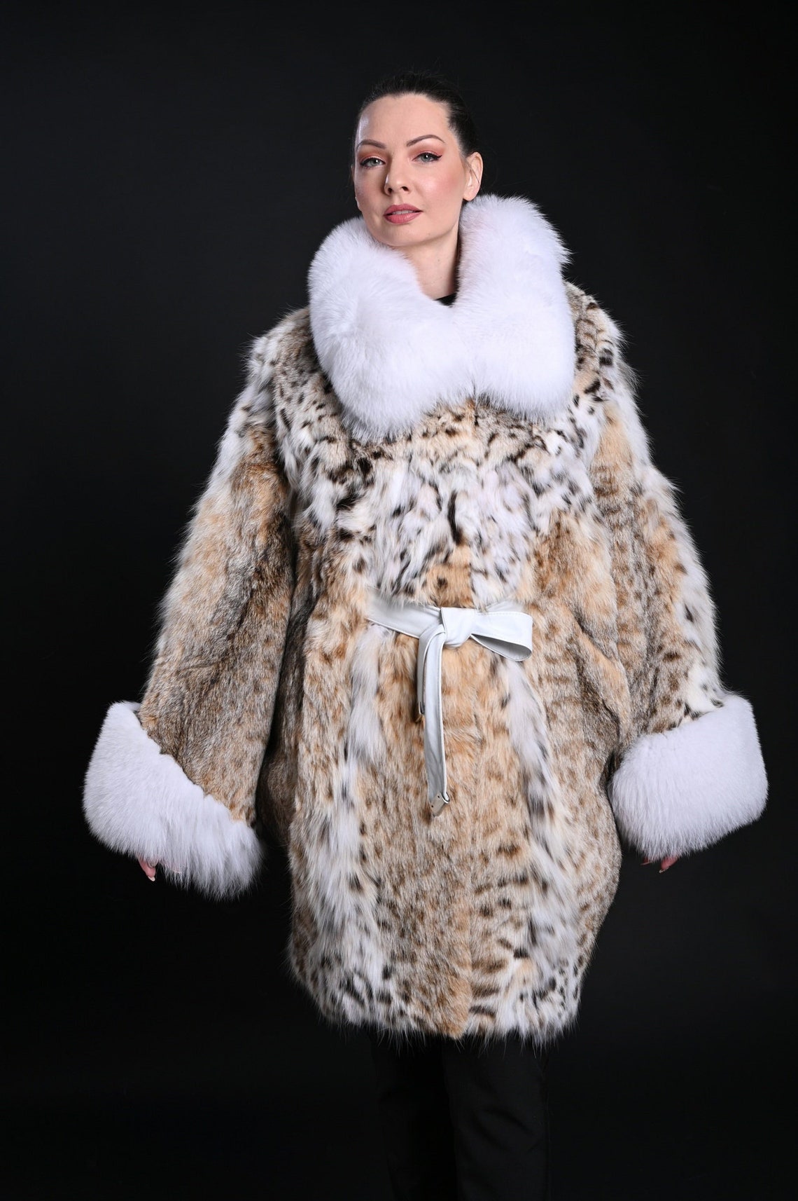 Large Lynx Fur Cape With White Fox Collar and Mansete - Etsy
