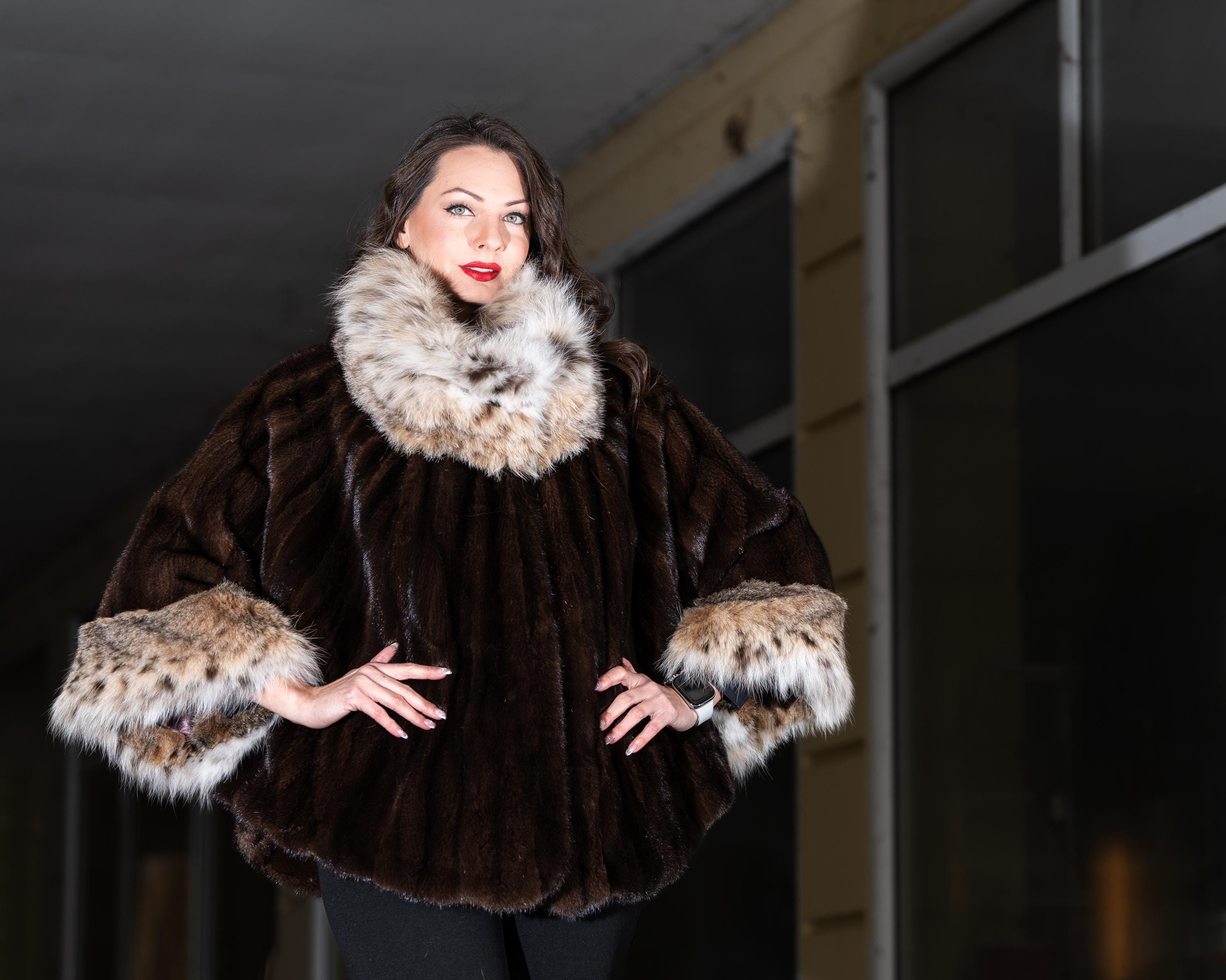 New Italian Cape Brown Shearling Fur With Collar and Mansete Lynx ...