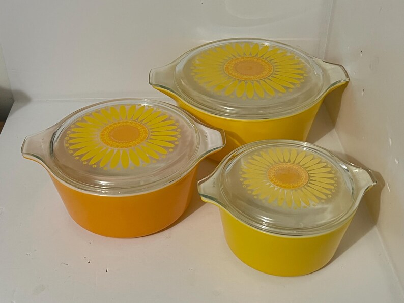 Vintage Pyrex Yellow Daisy Sunflower Casserole Set - Etsy