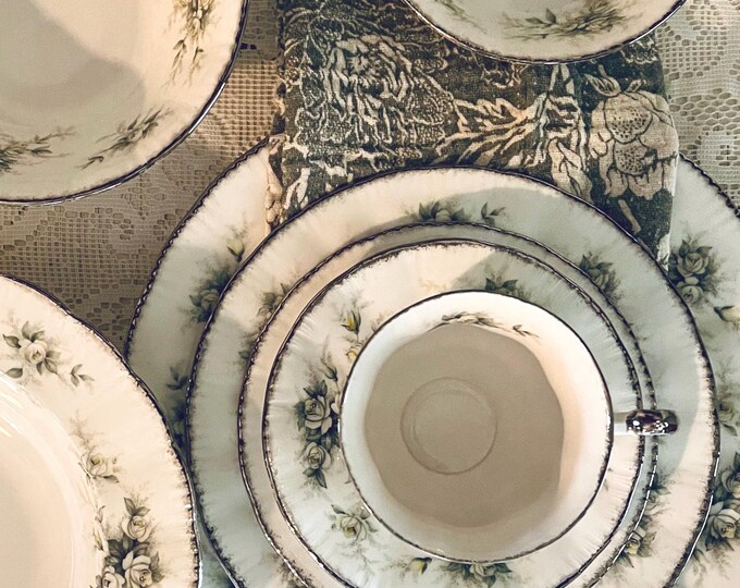 Vintage 64pcs Fine Bone China Dining Set, Serves 8 X 8 Place Settings ...