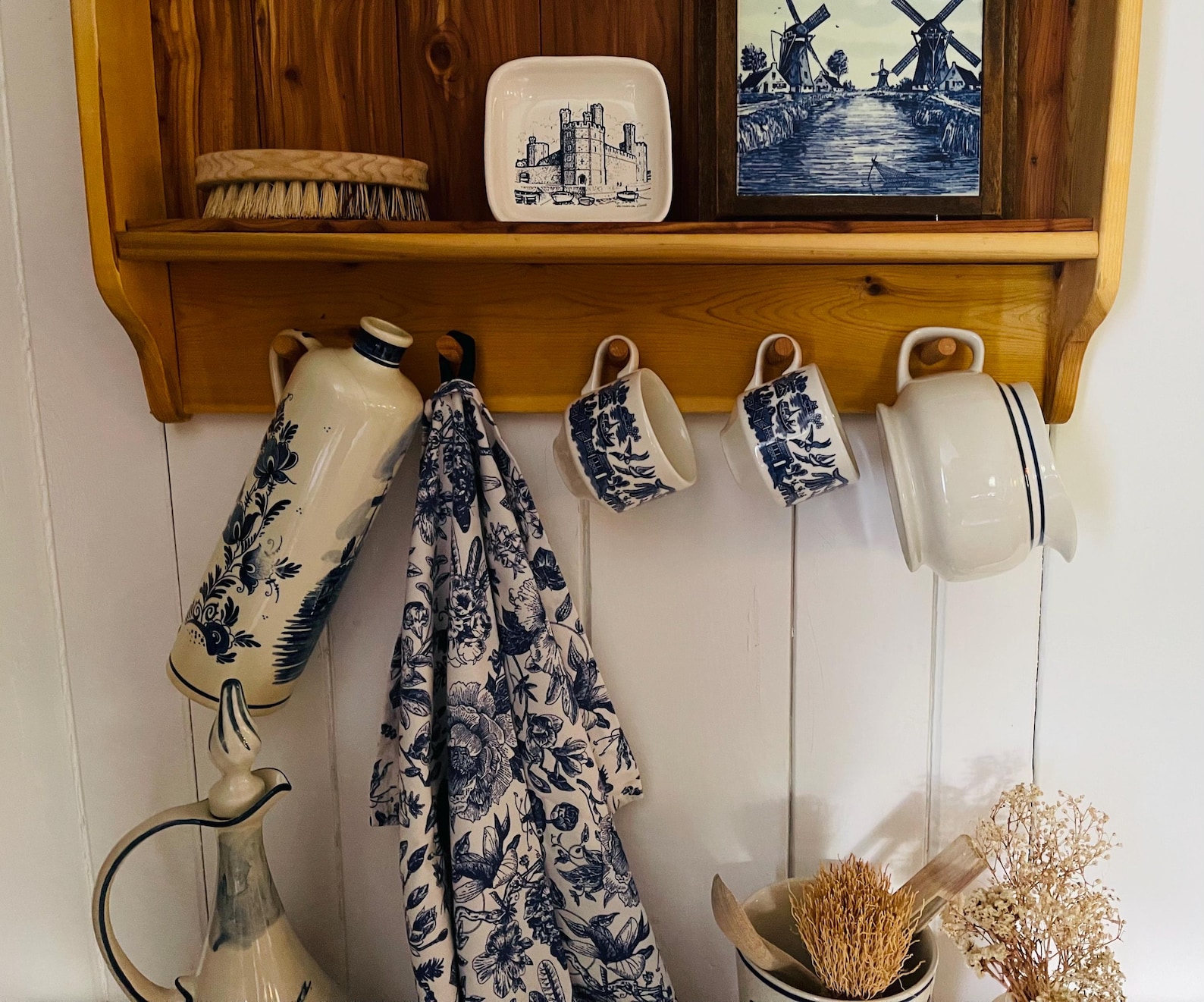 Vintage White and Blue Kitchen / Dining Room Decor. French Country ...