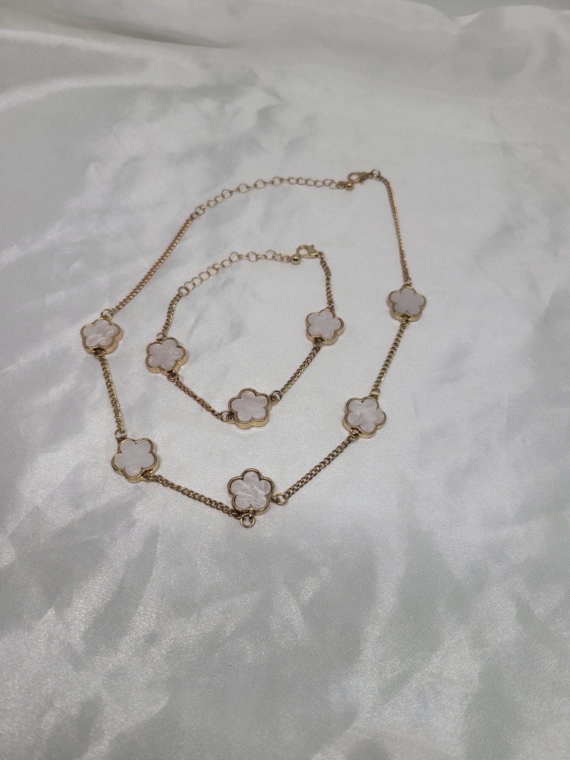 Four Leaf Clover. Jewellery Set for Women 18K Gold Plated White Pendant ...