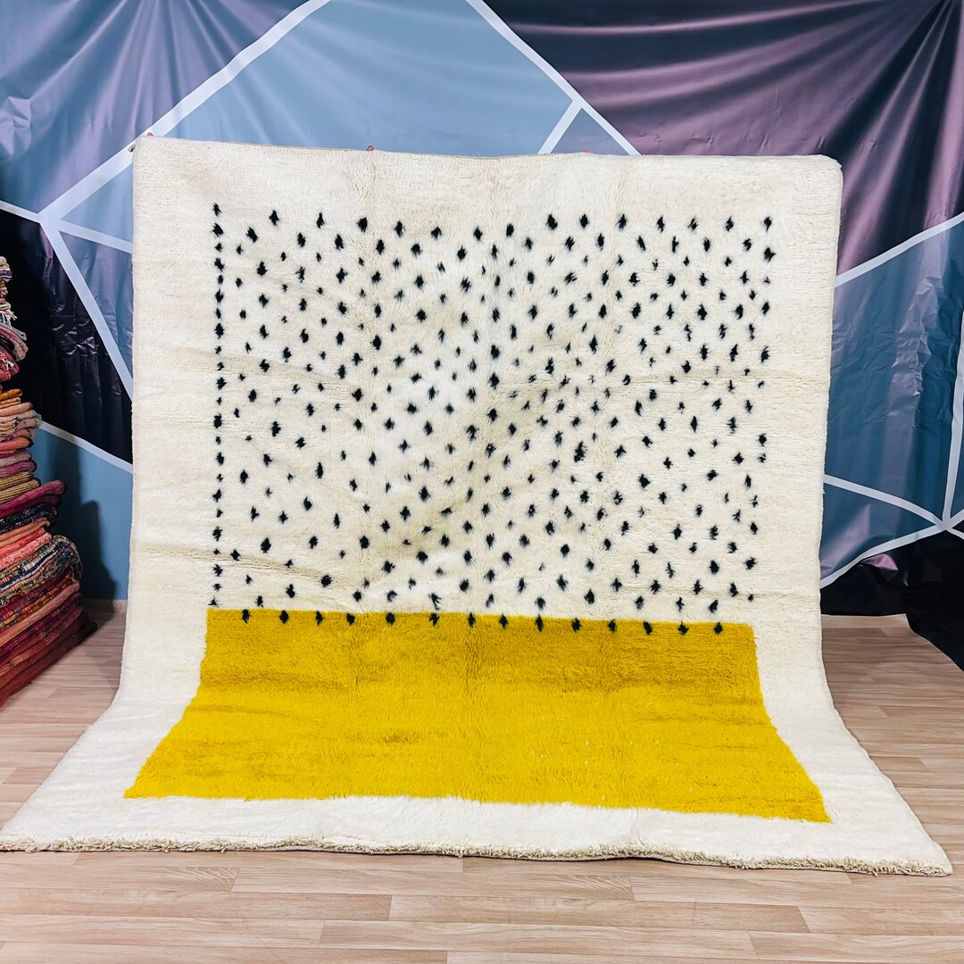 AMAZING MINIMALISTIC RUG, Best Moroccan Dotted Rug for Your Living Room ...