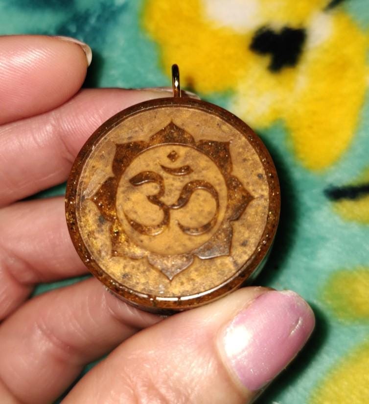 Sacral Ohm - Orange Gold Mica, Selenite Powder, Clear Quartz, Tigers ...