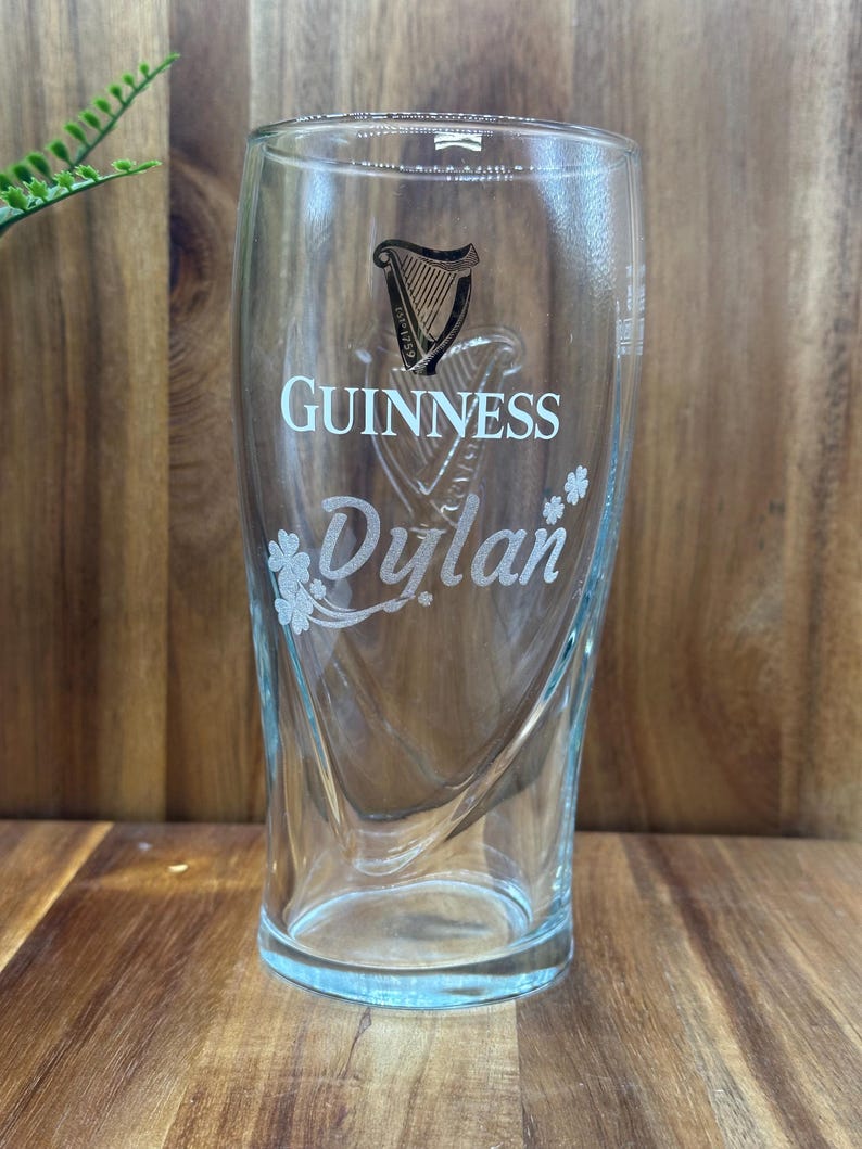 Personalized Guinness Glass: Engraved Irish Clover Beer Glass Engraved ...