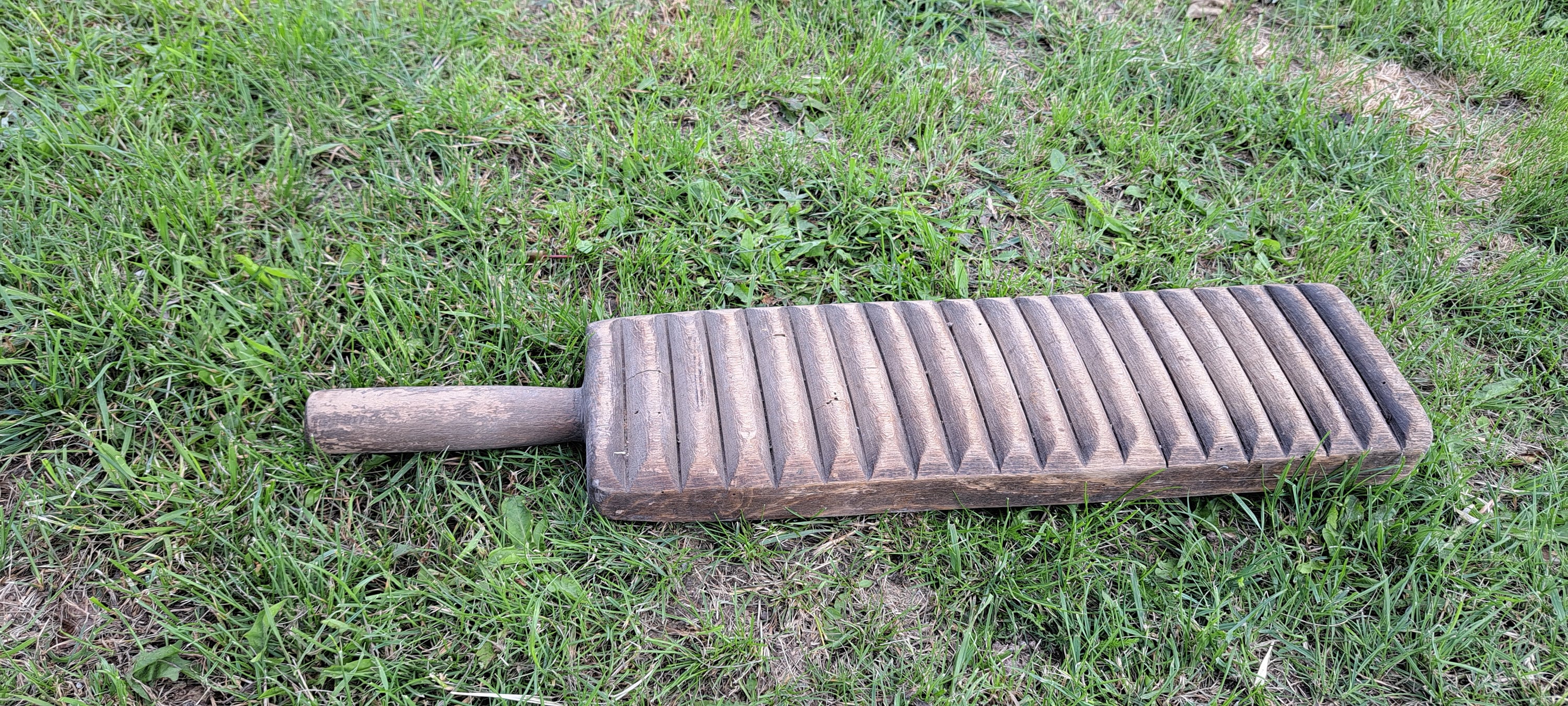 Antique Carved Wooden Mangle Board, Washing Boards Antique Ironing ...