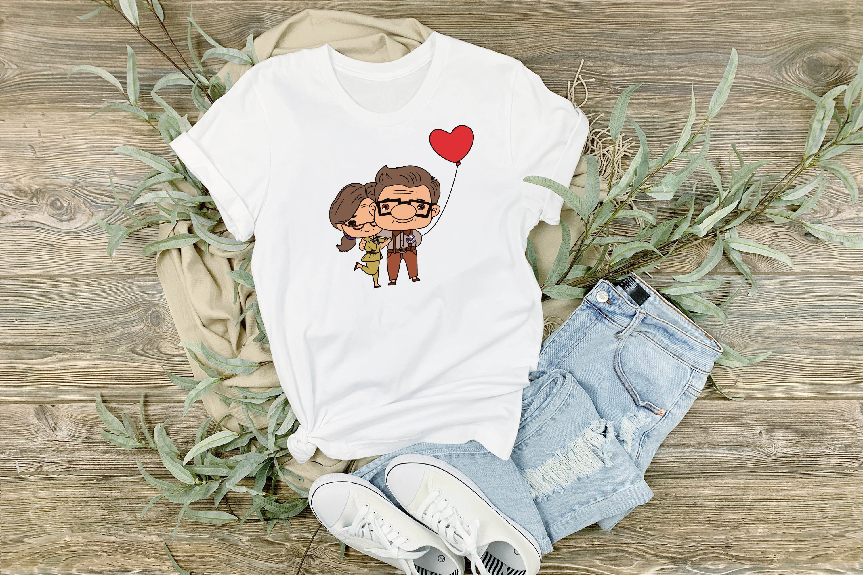 Lindo Carl Fredricksen y Ellie Fredricksen Hug Camiseta, Disney Up ...
