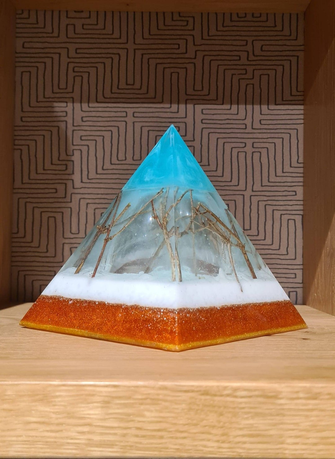 Pyramid in Resin and Wood Epoxy Triangle, Lamp in Resin Pyramid, Table ...