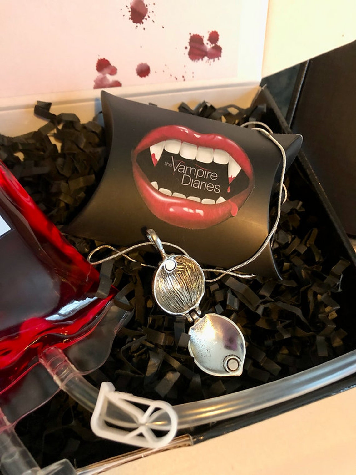 Vampire Blood Bag Shower Gel With Vampire Necklace Gift Set/vervain ...