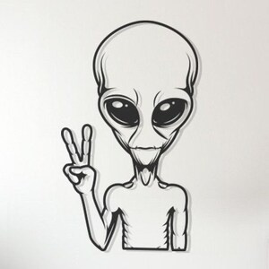 Alien Design Metal Wall Art, Peace Sign Alien Decor, Extraterrestrial ...