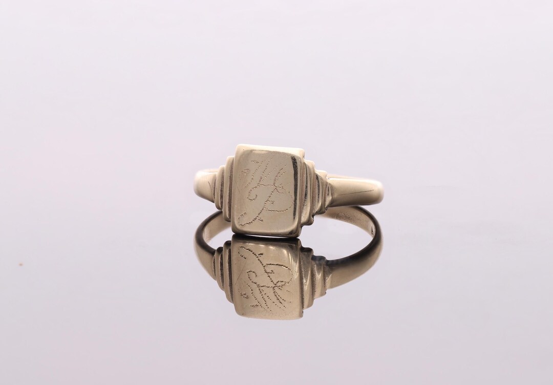 9ct Gold Engraved MP Signet Ring. - Etsy