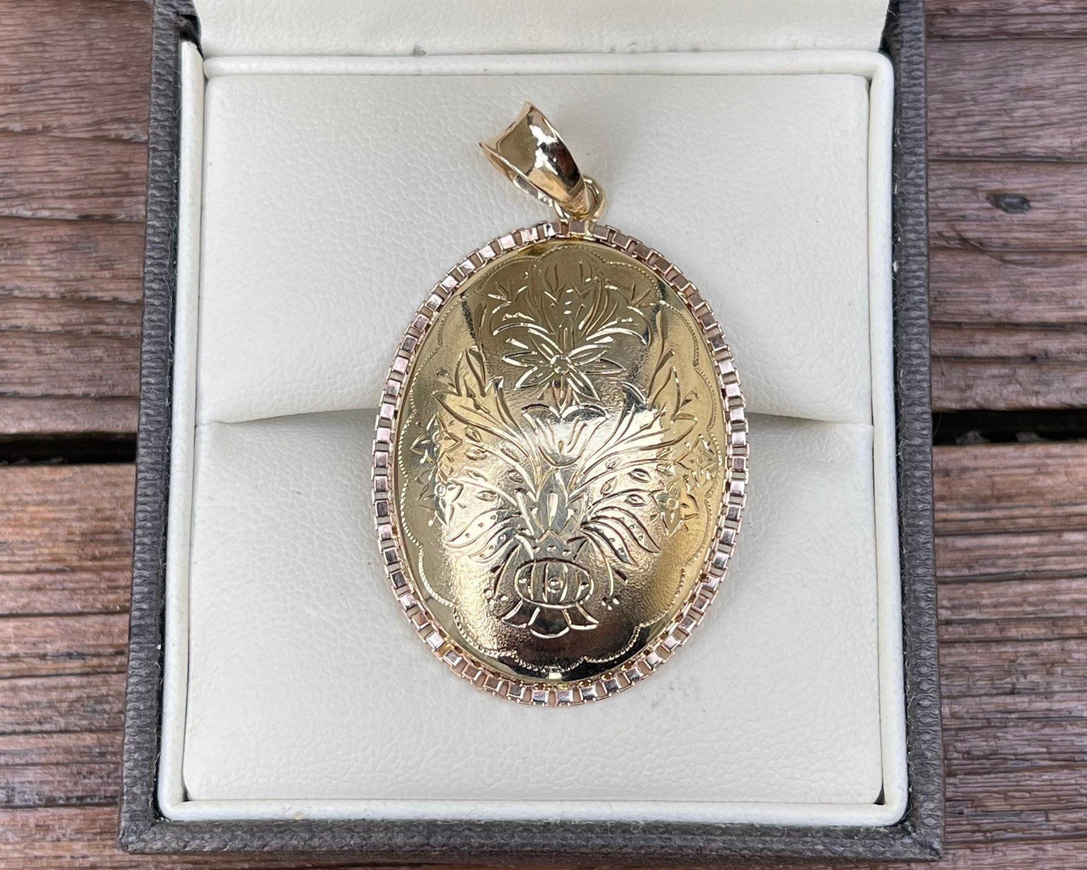 Large 9ct Gold Floral Design Pendant. - Etsy