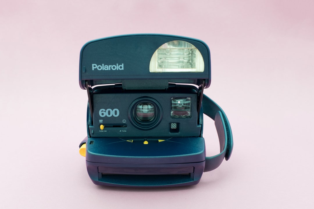 Polaroid 600 Vintage Instant Camera With the Classic 1990's Design | Fotocamera Istantanea ...