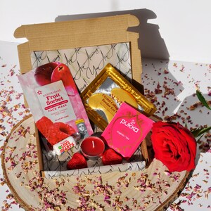 Red Mini Spa Pamper Gift Set, Vegan Option, Hug in a Box, Gift for Her ...