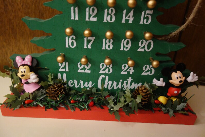 Mickey & Minnie Mouse Countdown to Christmas Advent Calendar Green ...
