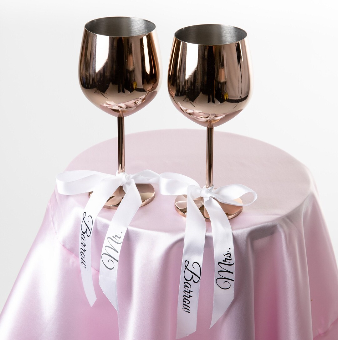Mr and Mrs Wedding Flutes, Bridal Party Flutes, Groom and Bride Flutes ...