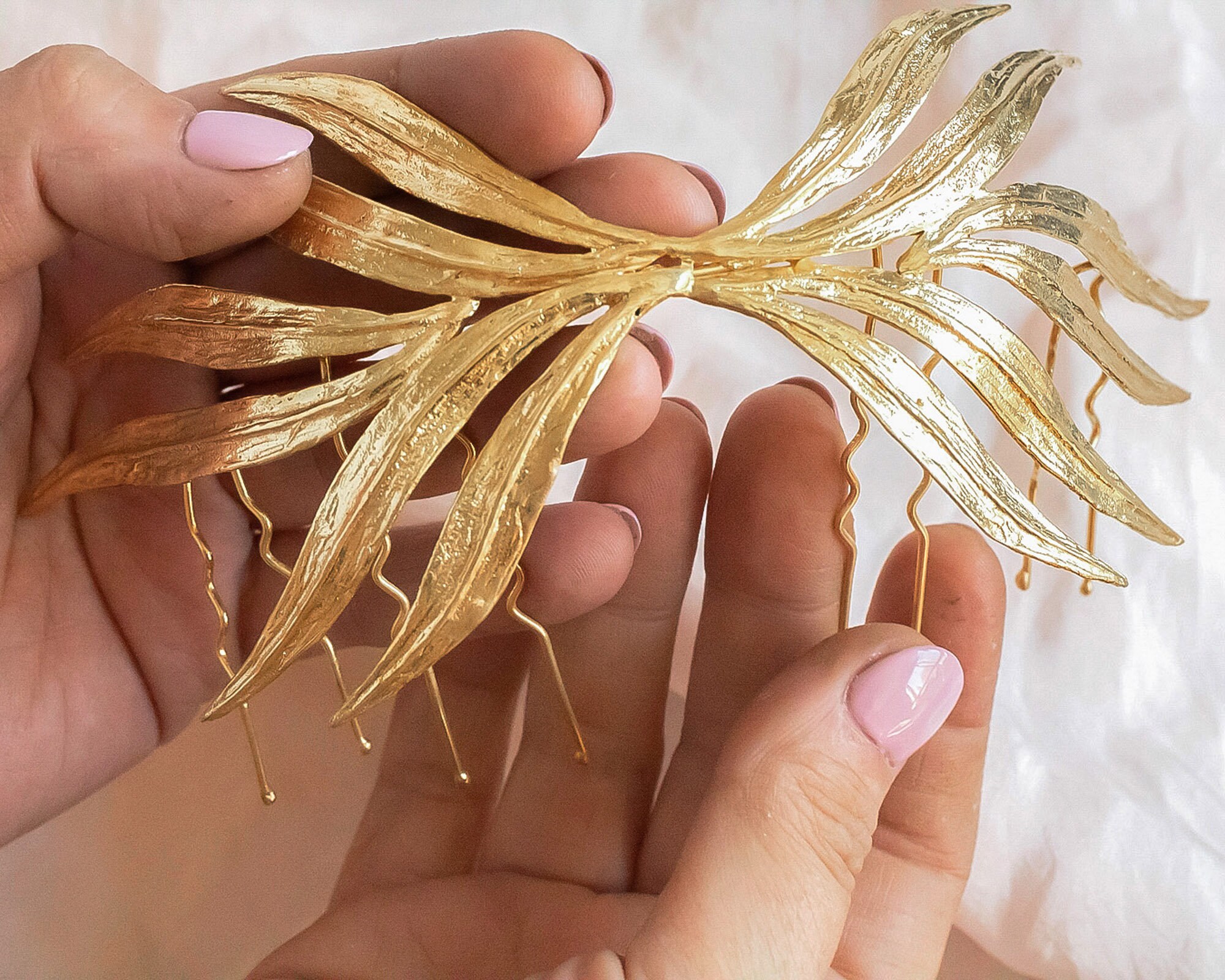 Simple and Elegant Gold Leaf Headpiece for Modern Brides Comb - Etsy