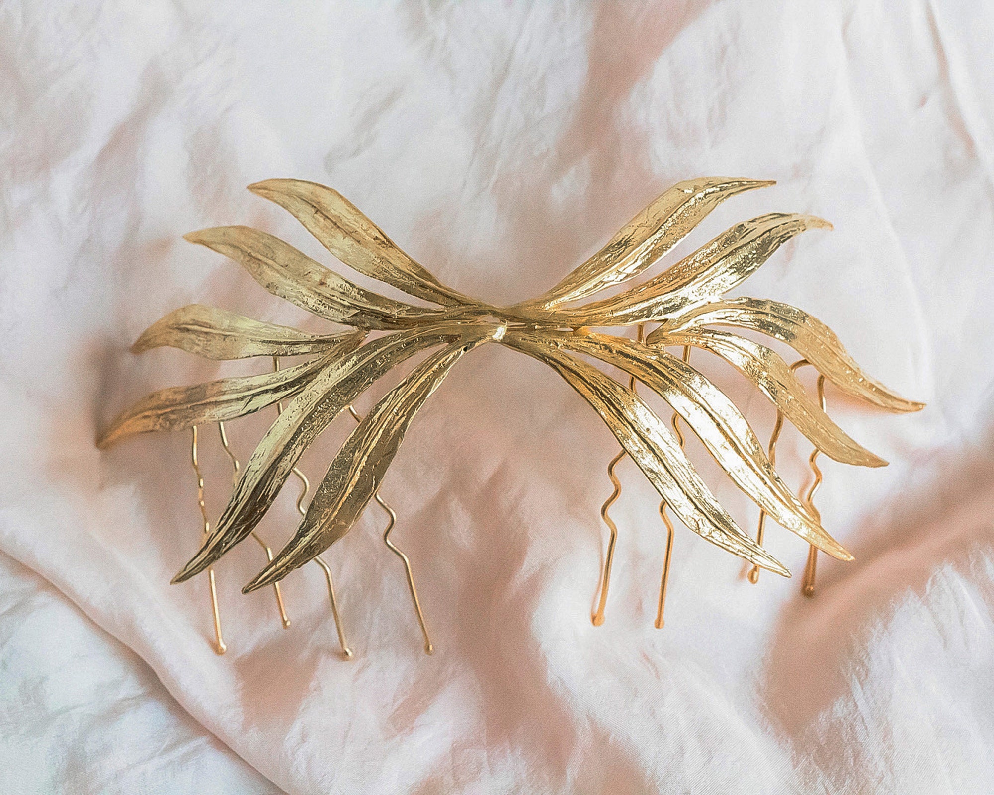 Simple and Elegant Gold Leaf Headpiece for Modern Brides Comb - Etsy