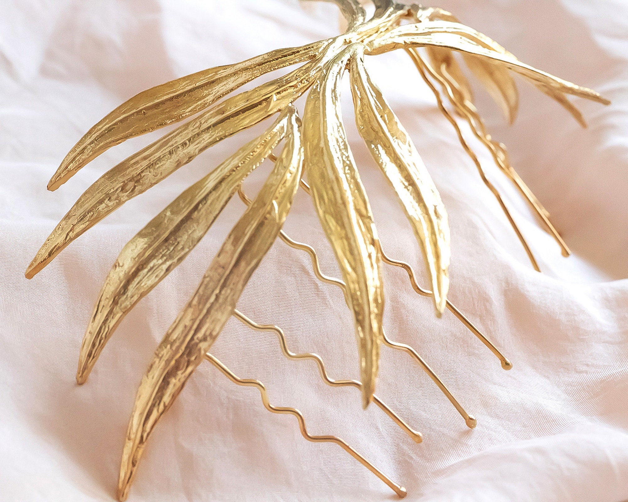 Simple and Elegant Gold Leaf Headpiece for Modern Brides Comb - Etsy