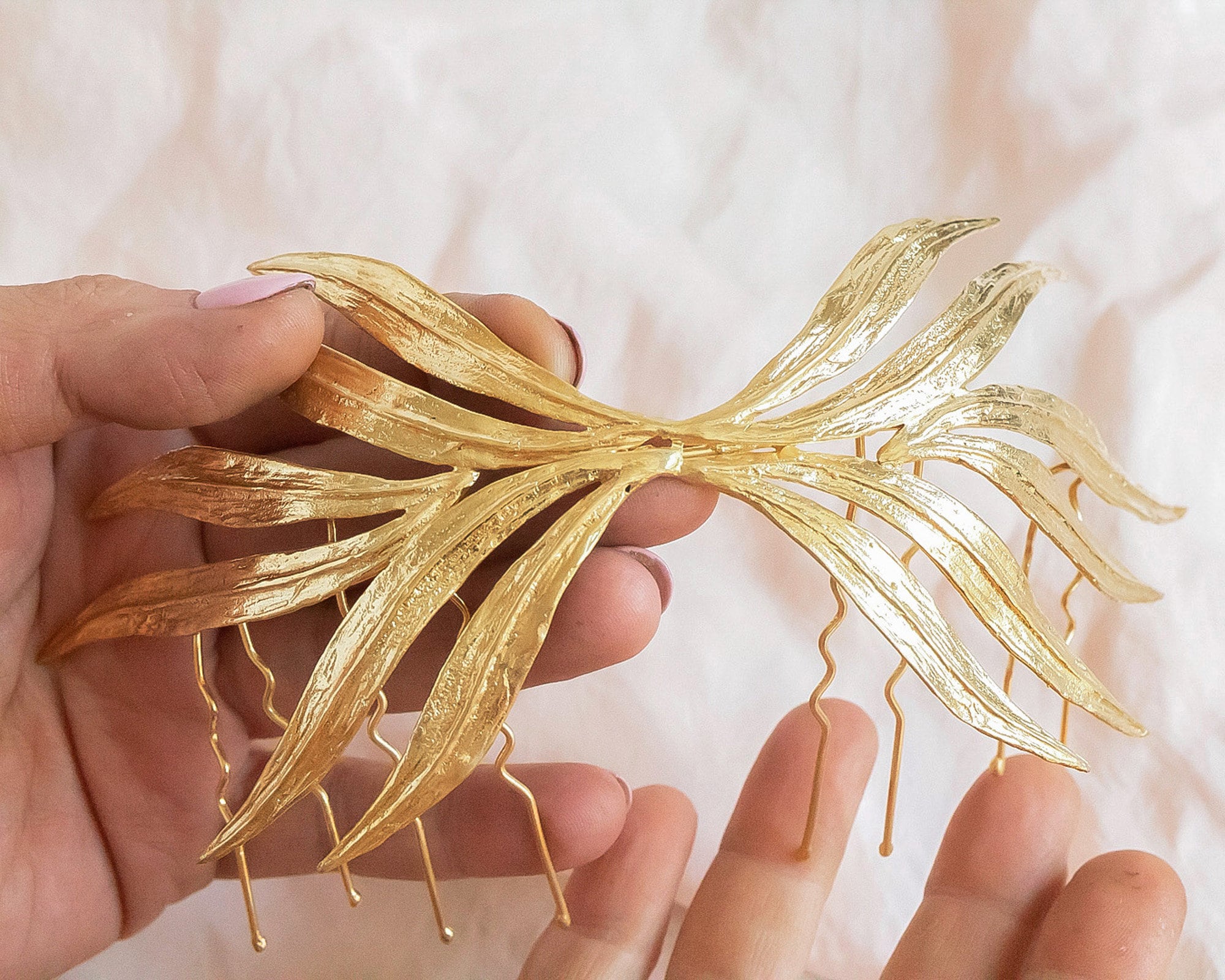 Simple and Elegant Gold Leaf Headpiece for Modern Brides Comb - Etsy