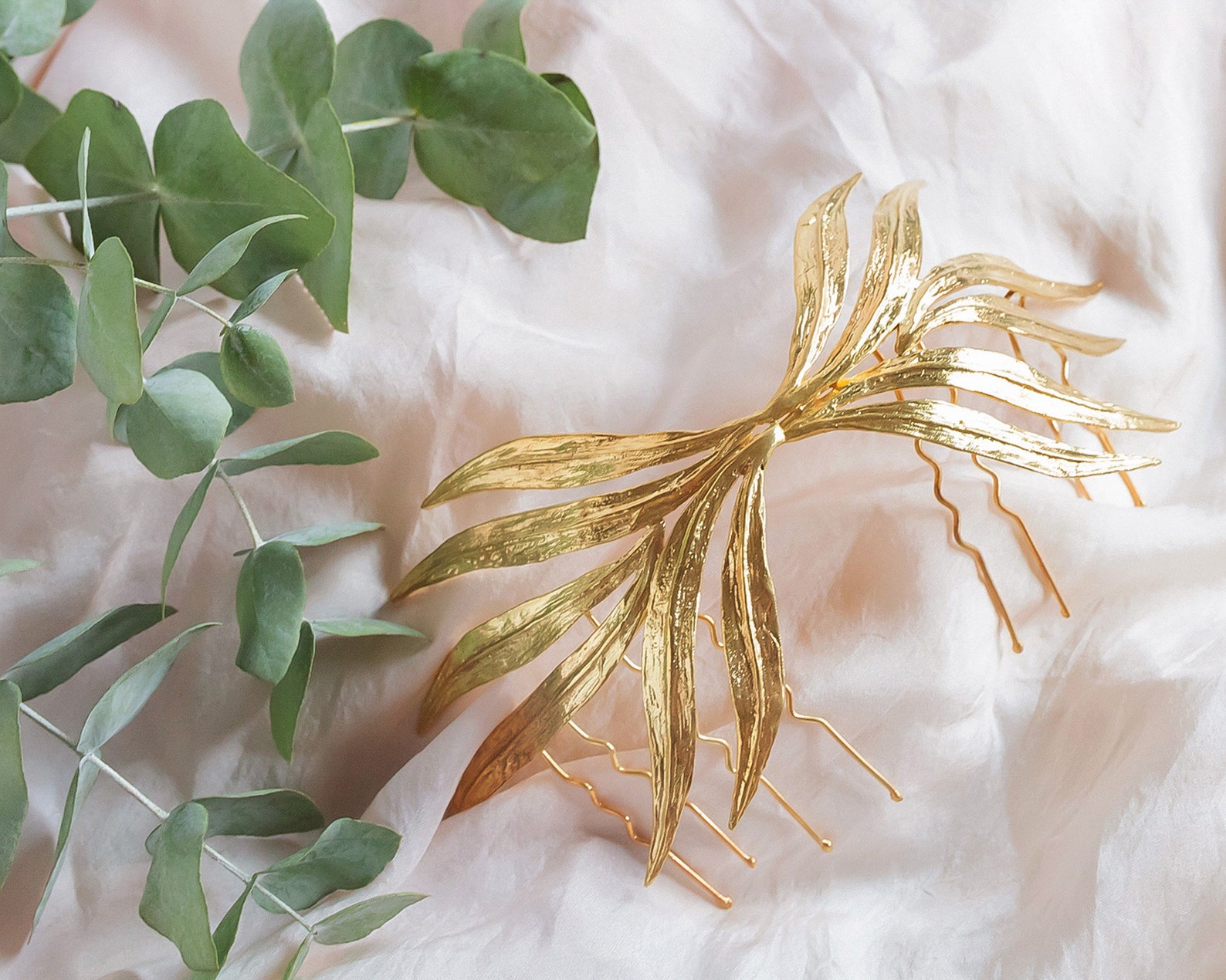Simple and Elegant Gold Leaf Headpiece for Modern Brides Comb - Etsy