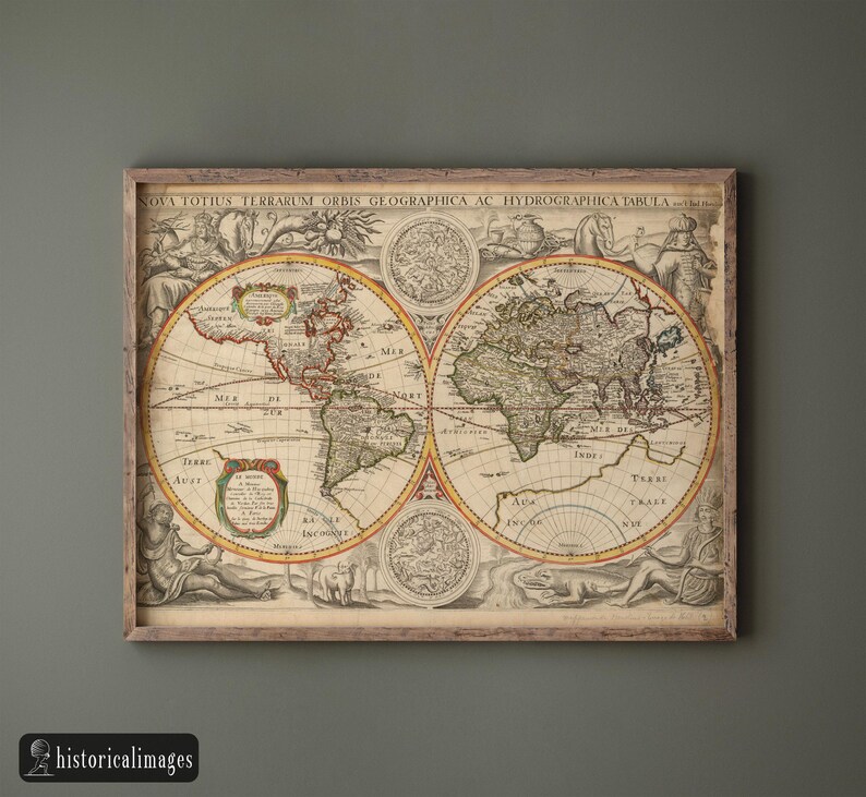 Reproducción de un póster con un mapa del mundo antiguo realizado por ...