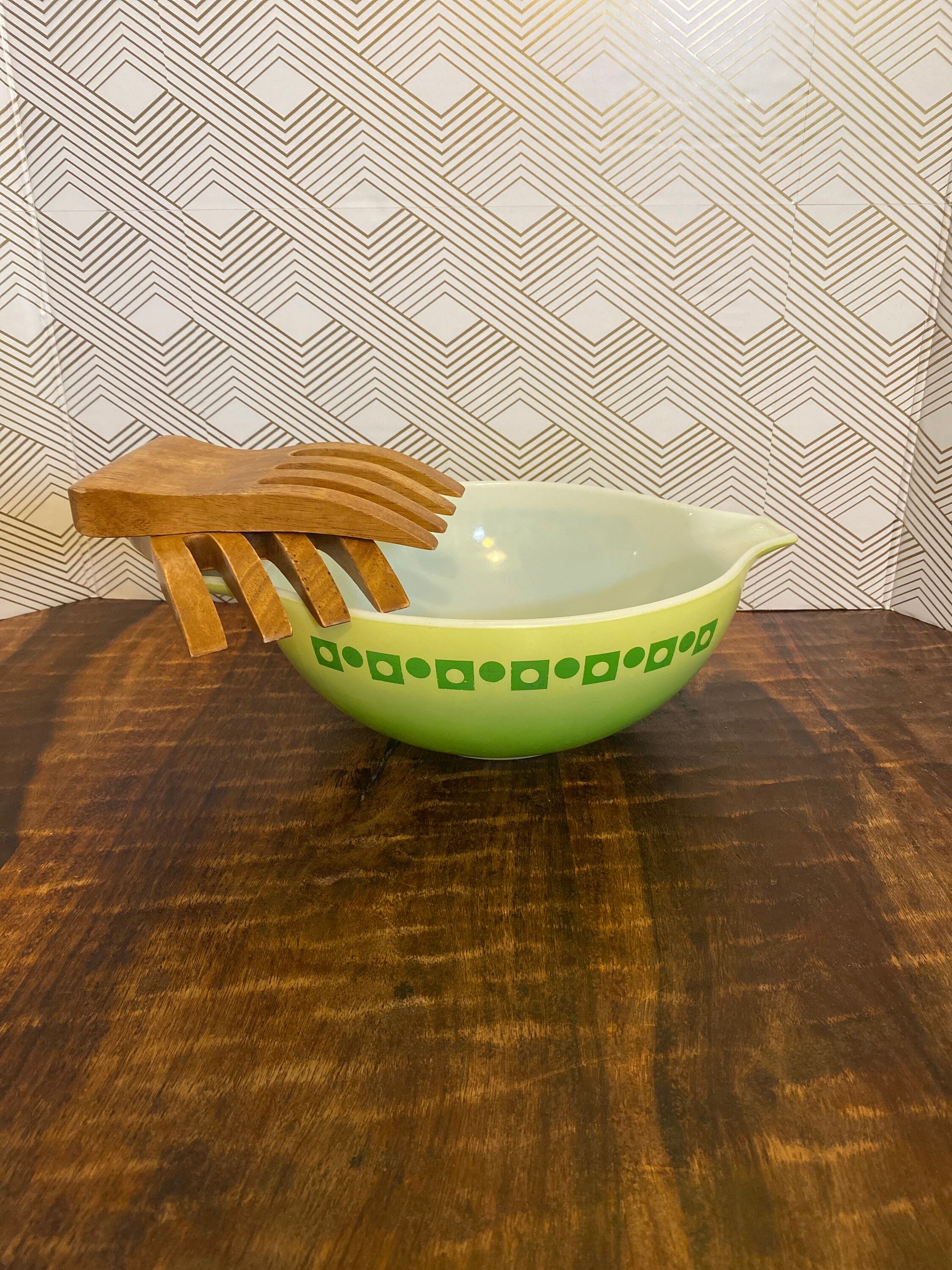 Vintage Pyrex Green Salad Bowl Lime Green & Yellow Ombre - Etsy