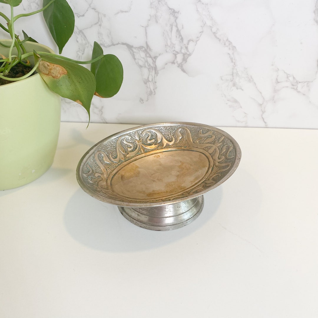 Vintage Pedestal Embossed Ribbon Decorated Trinket or Soap Dish, Small ...