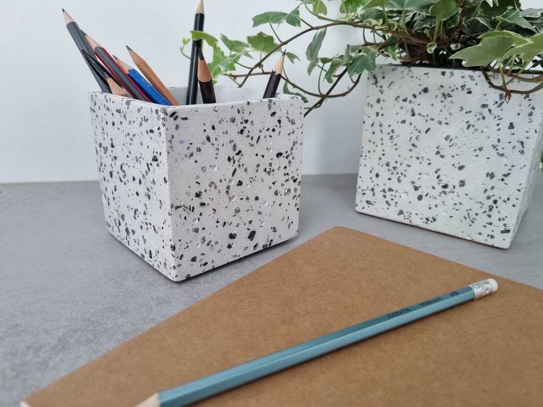 Square Pot / Cache-pot in White Concrete and Black and Gray Terrazzo ...