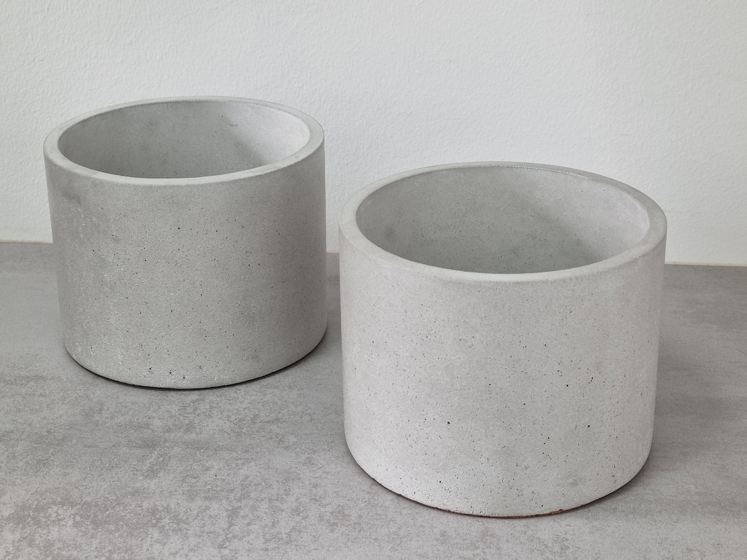 Large Round Pot / Plant Pot in Light Gray Concrete - Etsy