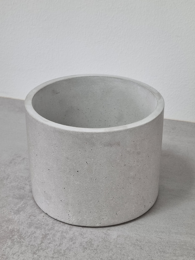 Large Round Pot / Plant Pot in Light Gray Concrete - Etsy