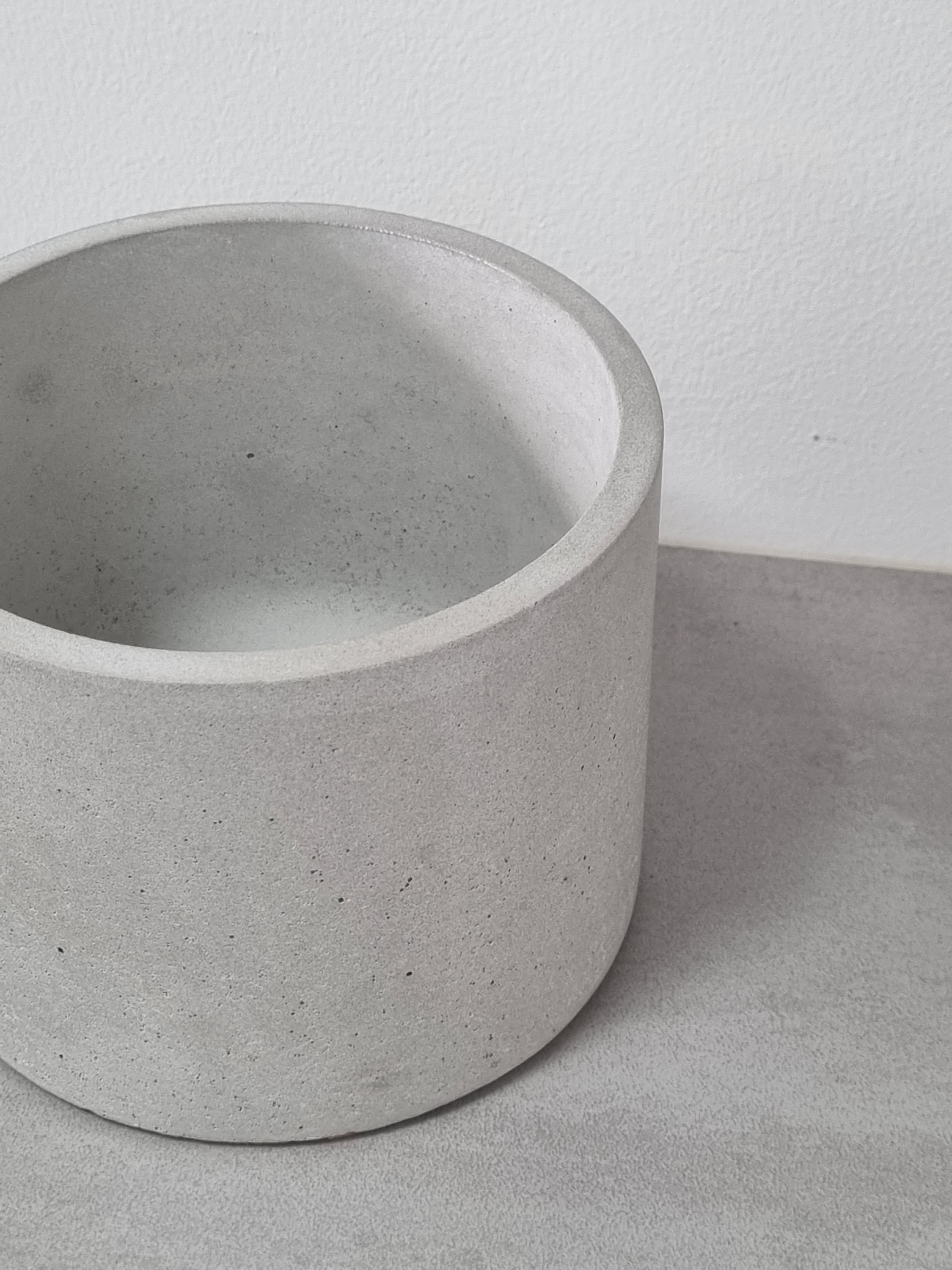 Large Round Pot / Plant Pot in Light Gray Concrete - Etsy