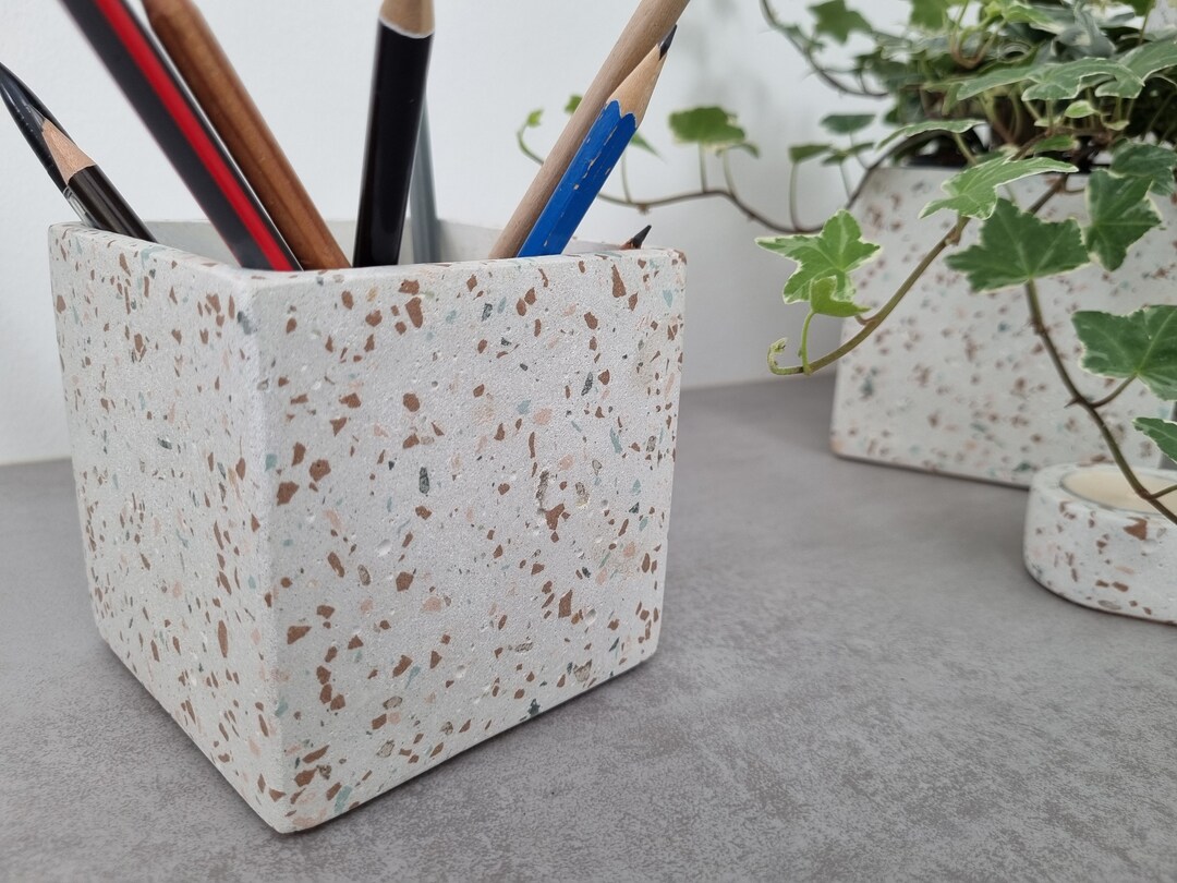 Square Pot / Cache-pot in White Concrete and Brown, Pink and Blue ...