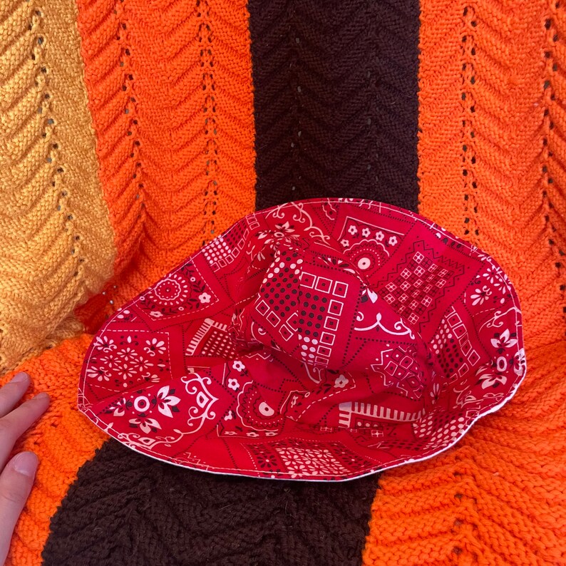 1970s Vintage Bright Red Retro Floppy Beach Sun Hat in Bandana Print ...