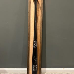 Baseball Bat Display - Autographed Bat / Memorabilia Wall Mount Holder ...