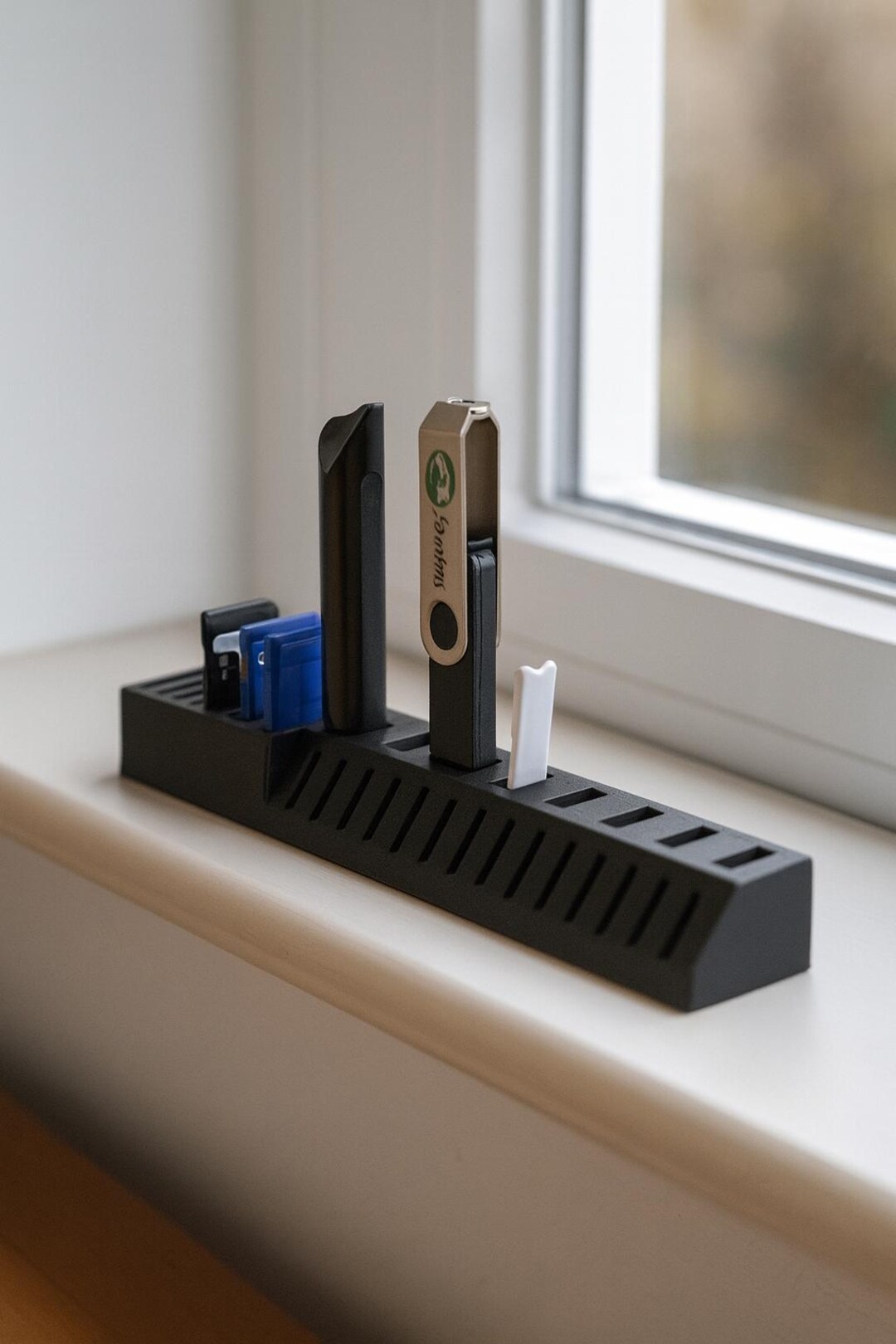 Minimalist 3d-printed USB & Memory Drive Holder – Compact Desk ...
