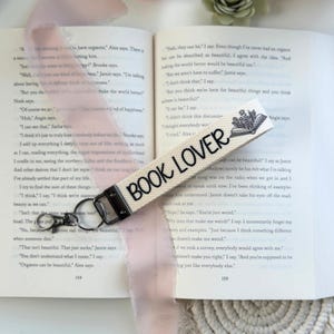 Book Lover Wristlet Keychain, Bookish Gifts - Etsy