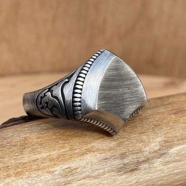 Shield Ring - Etsy