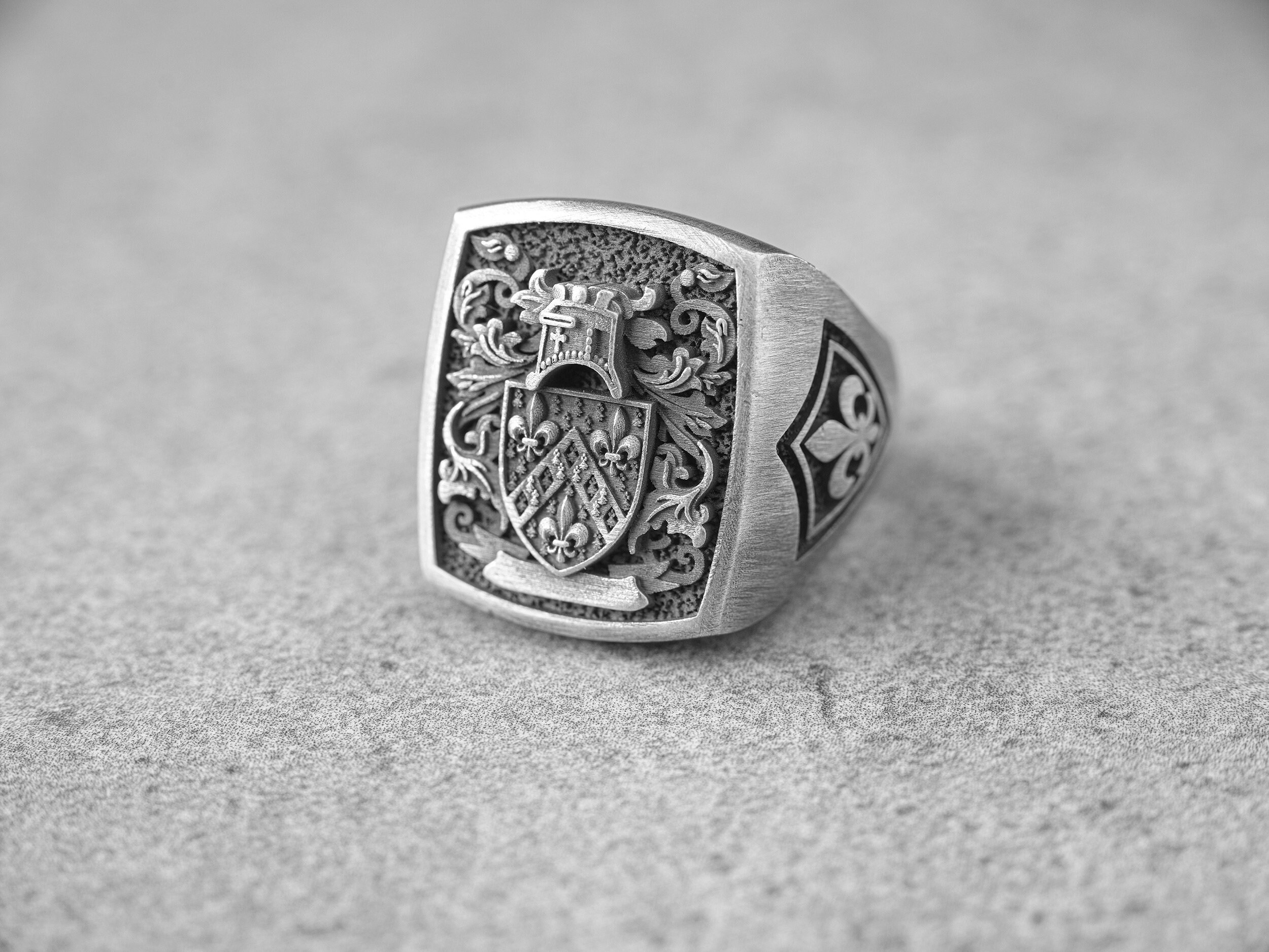 Custom Family Crest Signet Ring: Sterling Silver Heraldic Ring - Etsy