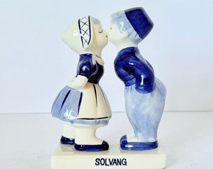 Vintage Delft Blue Kissing Couple Figurine – Hand-painted– Solvang ...