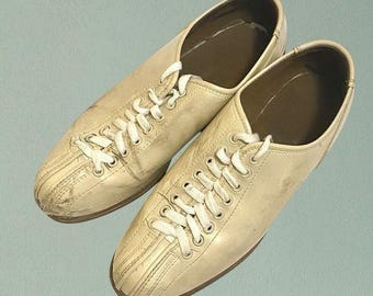 Vintage 60s/70s Women's Suede Bowling Shoes - Etsy Vintage 60s/70s Women's Suede Bowling Shoes - Etsy