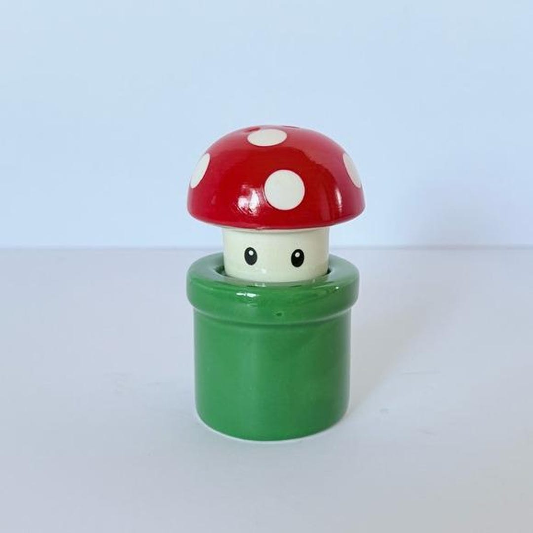 Super Mario Bros. Mushroom & Pipe Salt and Pepper Shaker Set Power-up ...