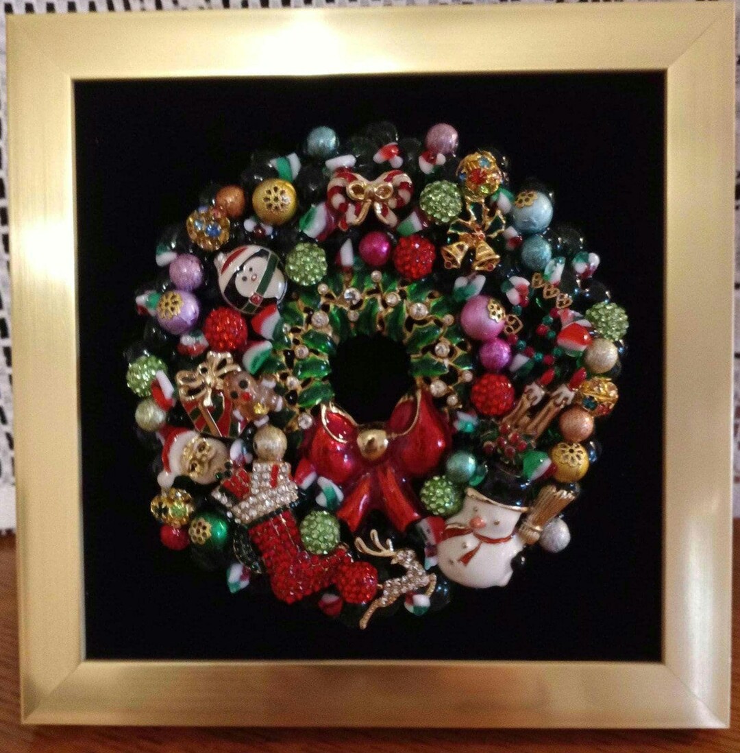 Framed Christmas Wreath Jewelry Art: Vintage Holiday Decor (7x7 Inches ...